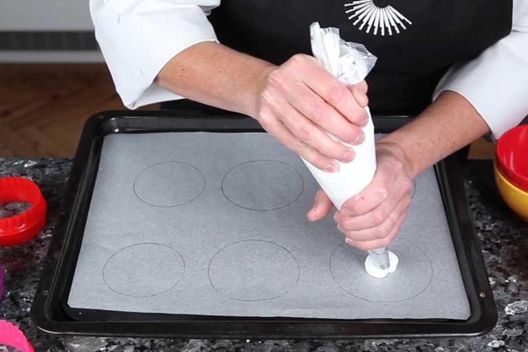 How to Pipe Circles for Baking Meringues - Great British Chefs
