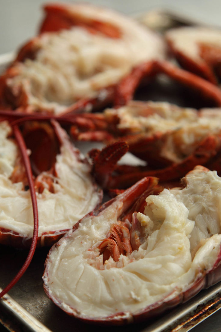 How to Remove Meat From a Lobster - Great Italian Chefs