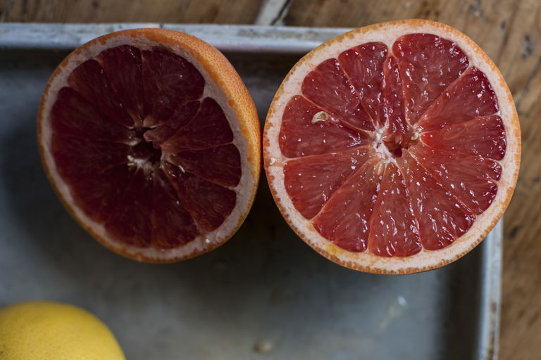 How to Peel and Segment A Grapefruit - Great Italian Chefs