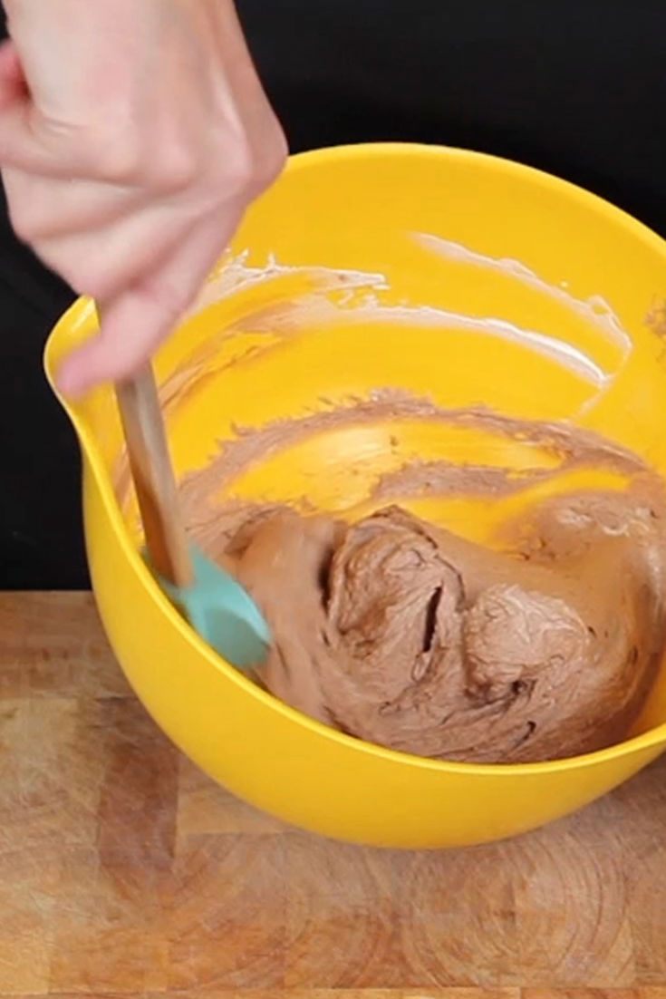 How to Fold Chocolate with Cream - Great Italian Chefs