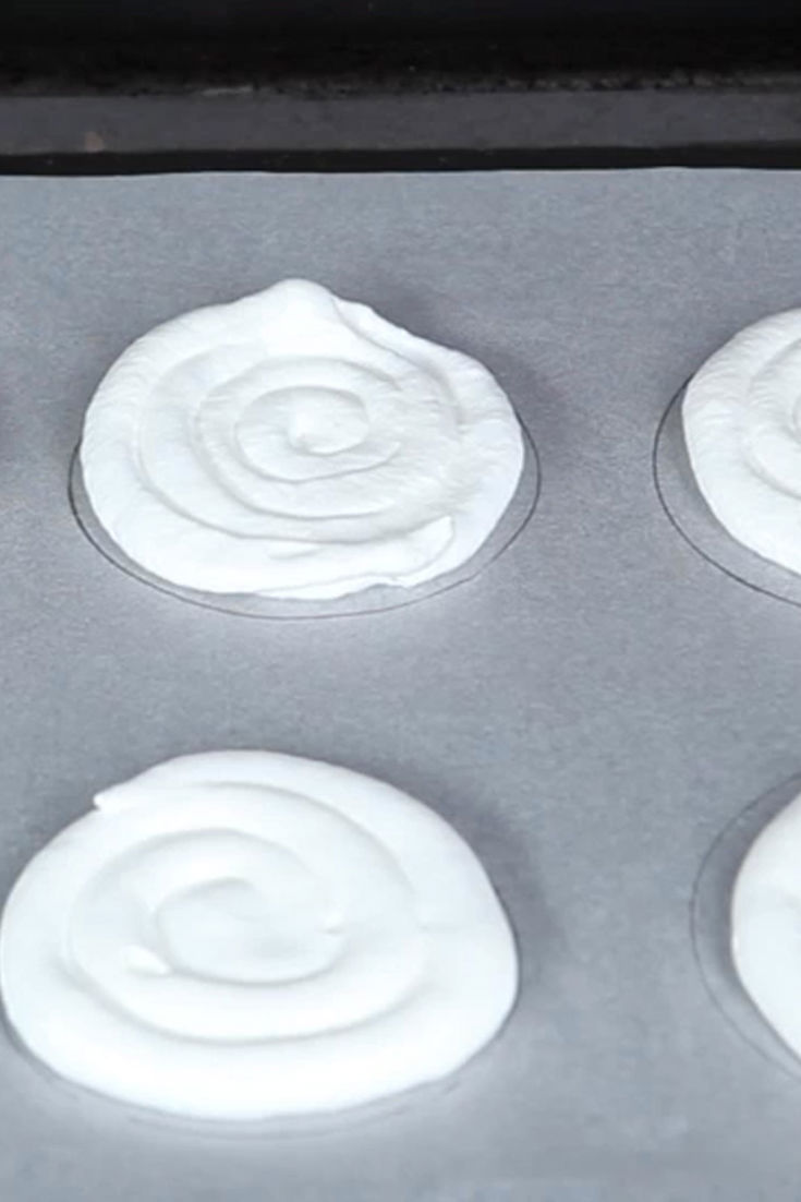 How to Pipe Circles for Baking Meringues - Great British Chefs