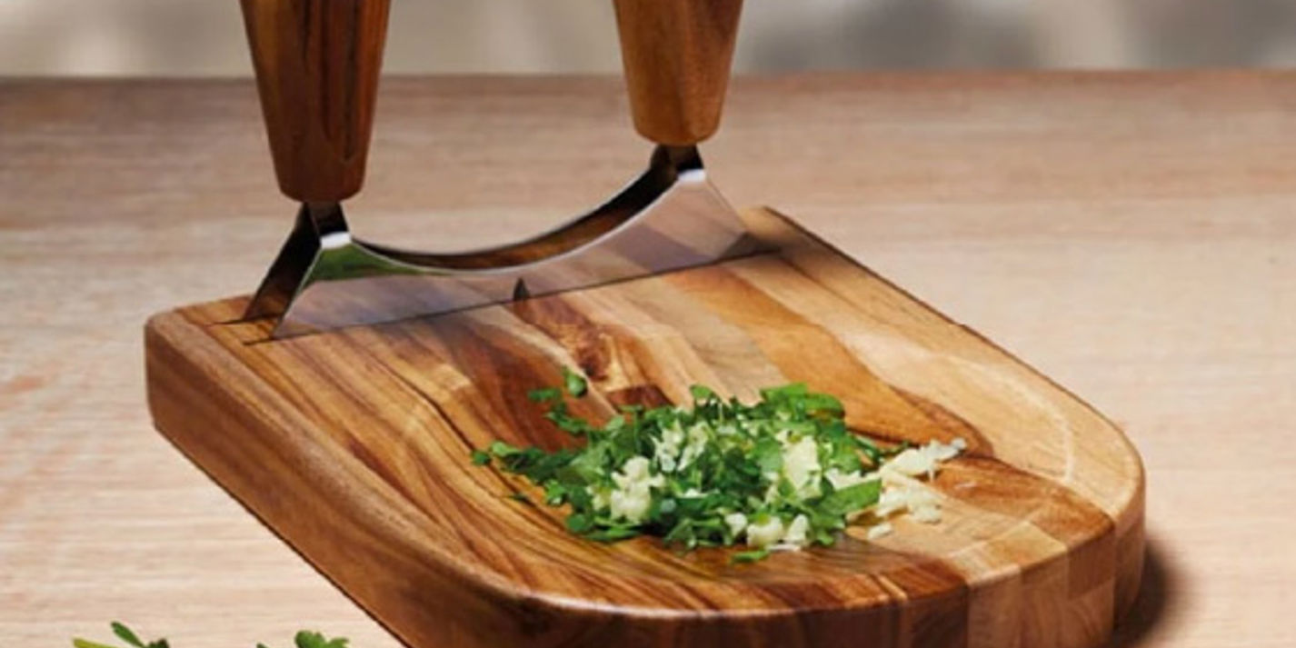 Win a wooden mezzaluna set - Great Italian Chefs