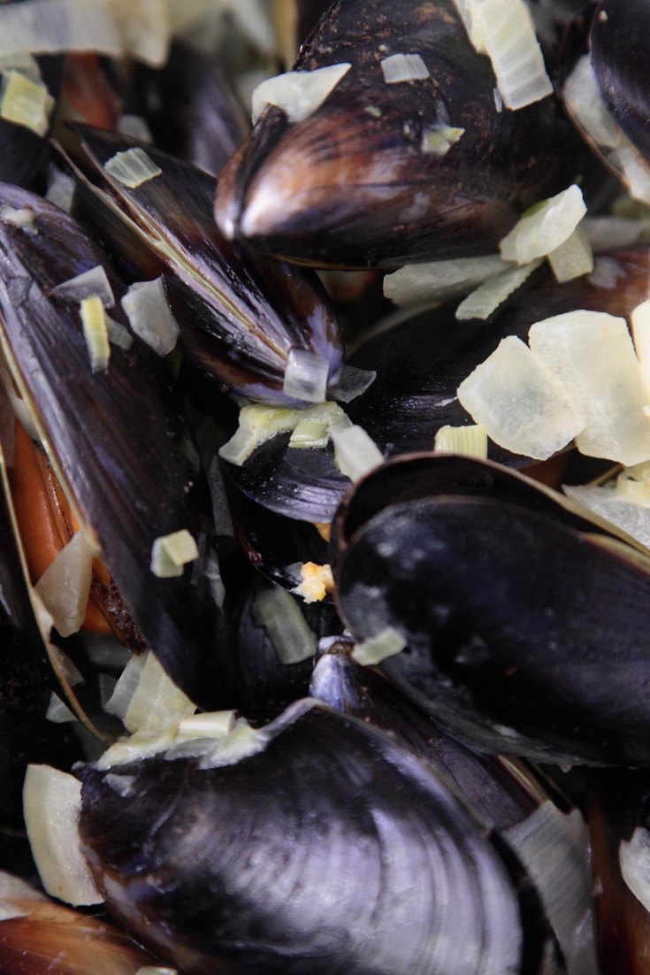 How to Prepare Mussels - Great British Chefs